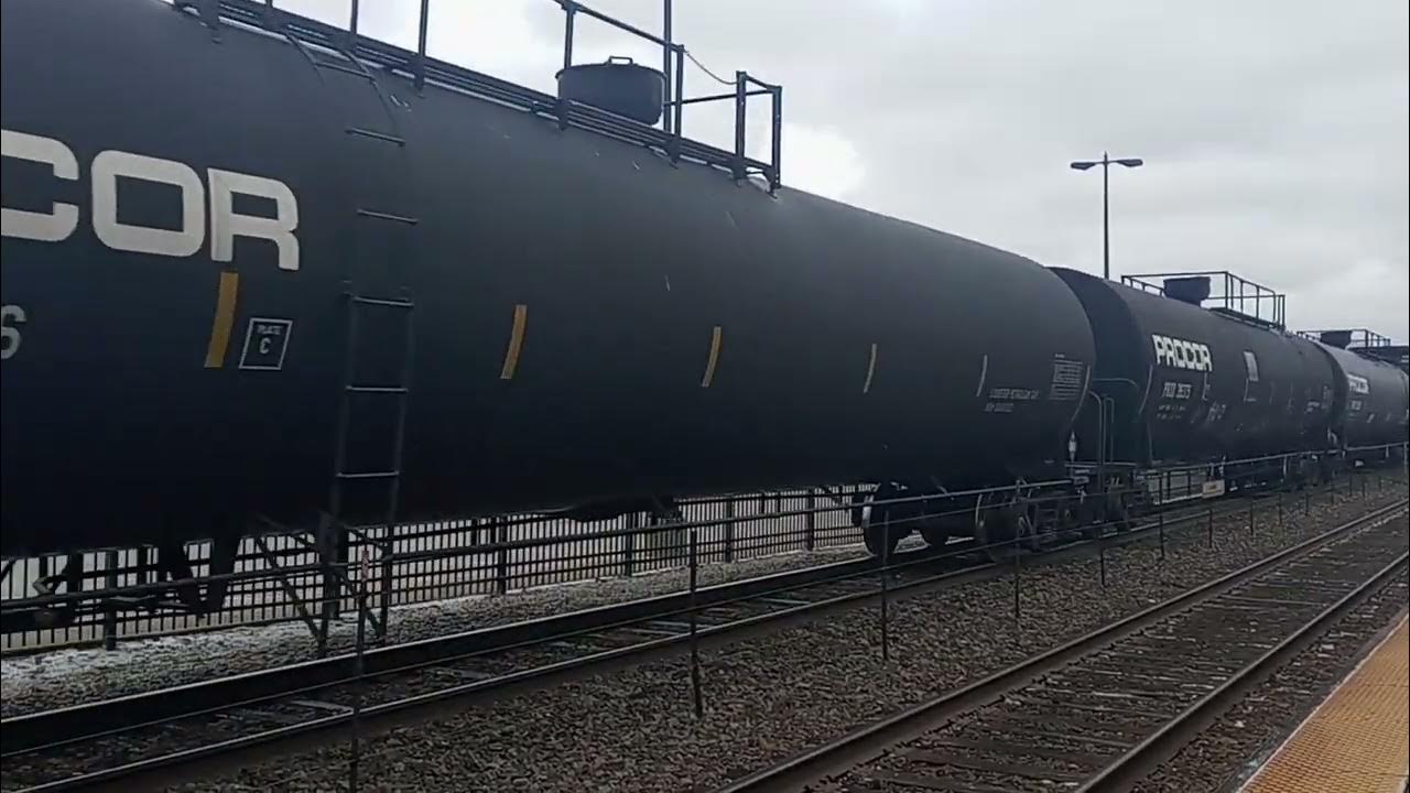 CP 8711 leads mixed manifest at Northbrook, IL - YouTube