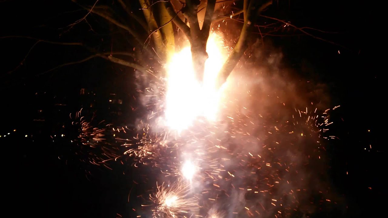 Categorie 1 vuurwerk knetterlint aldi - YouTube
