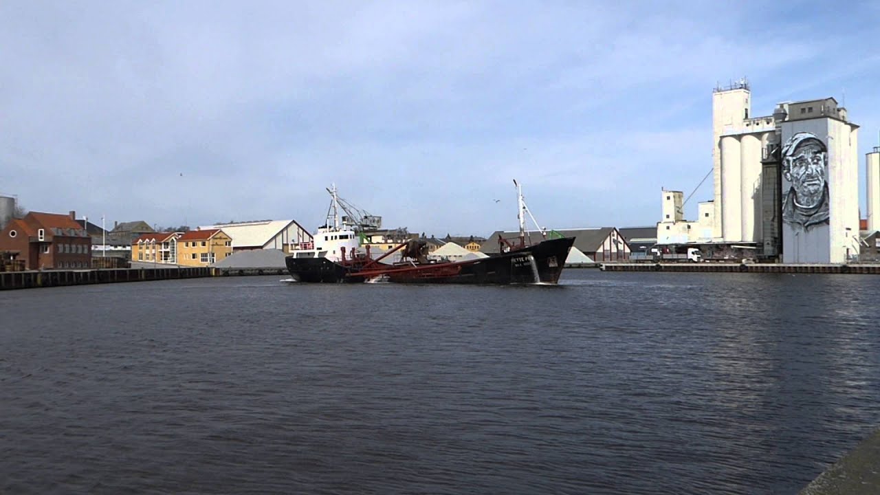 Mette Pan vender i Næstved havn - YouTube