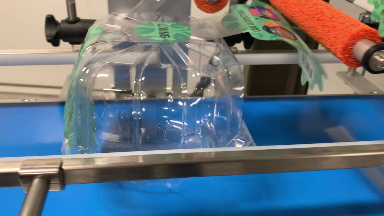 APEL40CW Clamshell Wrap Labeler - YouTube