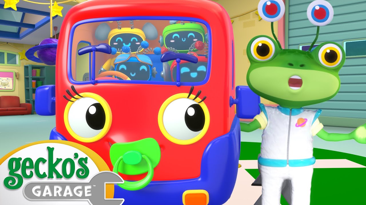 Gecko and Baby Truck Build A Space Rocket | Gecko's Garage | Trucks For ...