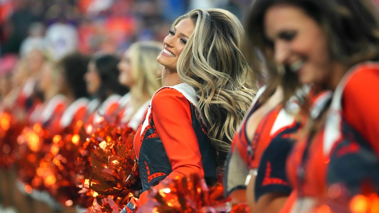 Denver Broncos cheerleader Berkleigh Wright in images - YouTube