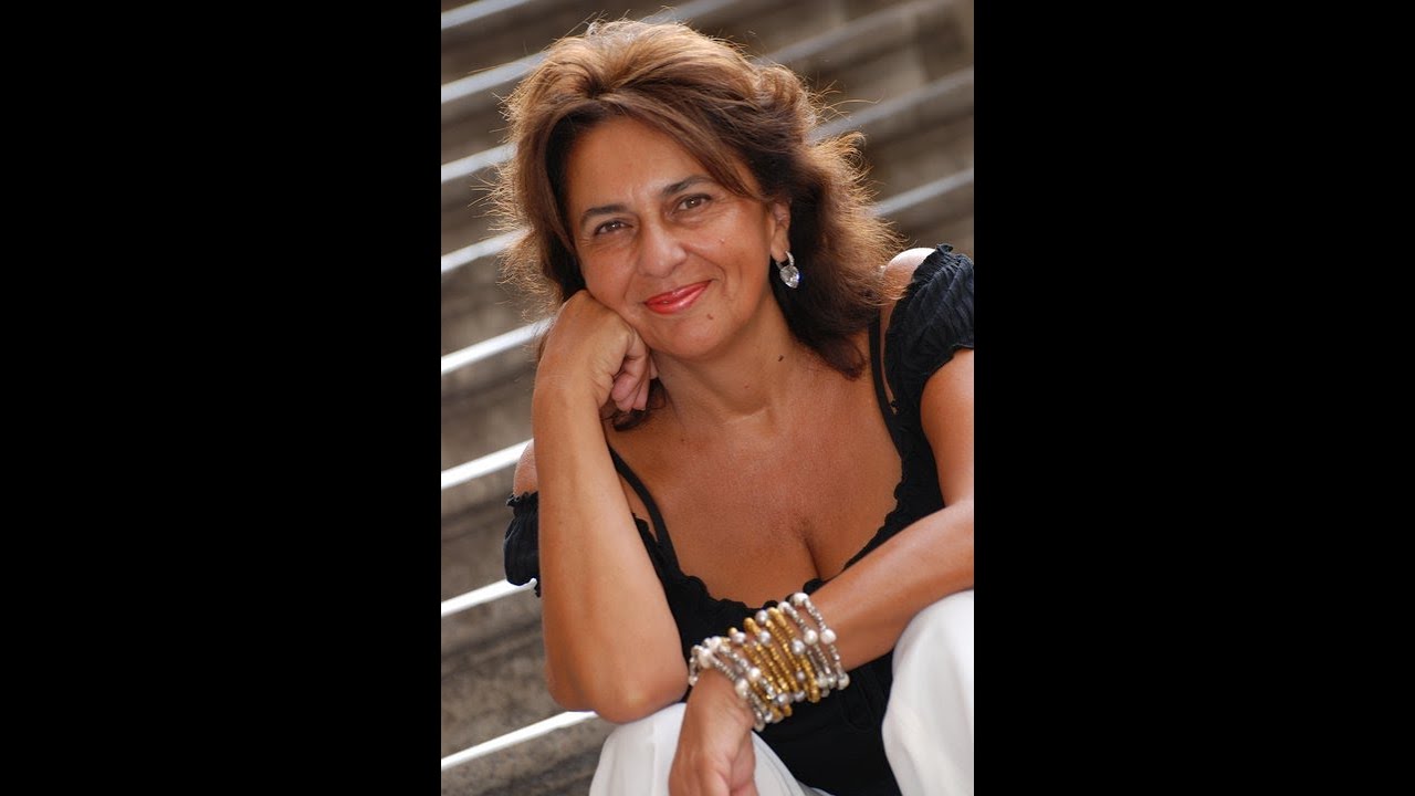 Vitti 'na crozza - Patrizia Genova - YouTube