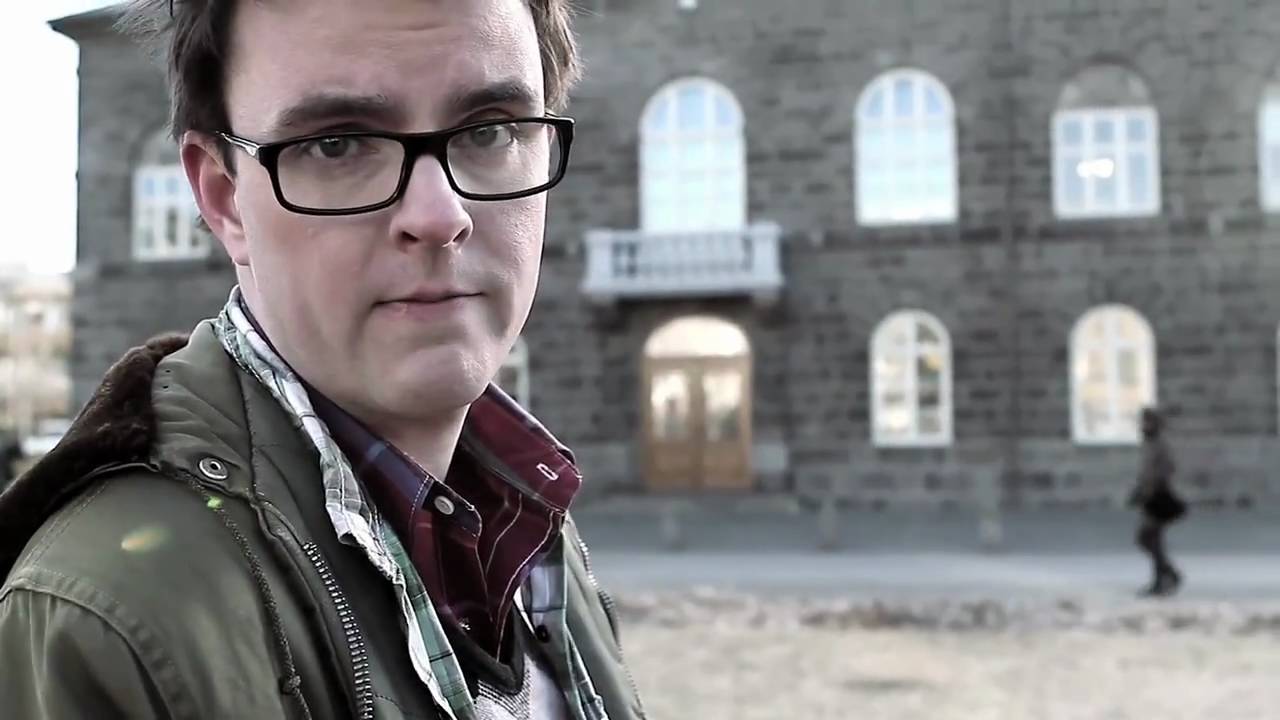 Gauragangur Ormur við Alþingishúsið - YouTube