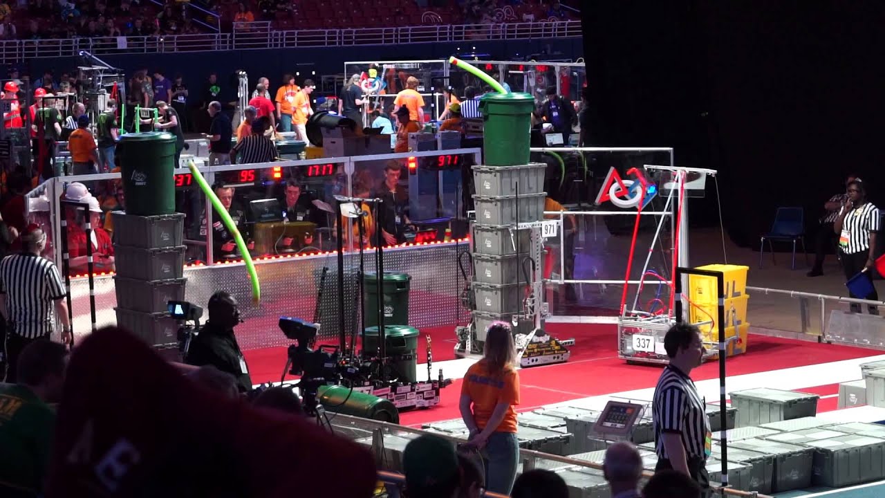 2015 FRC Championship St Louis, match #70 - FRC Team #971 Spartan ...