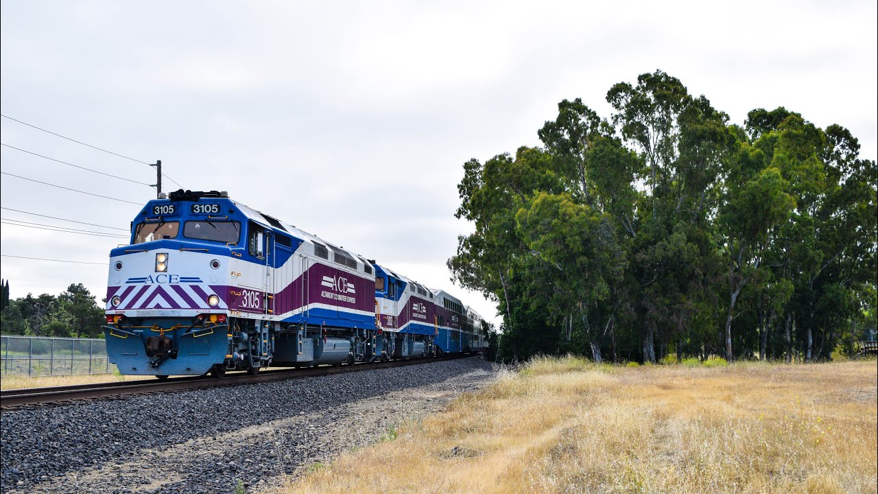 ACEX 3105 & 3104 lead ACE 7 through Livermore with a horn show - YouTube