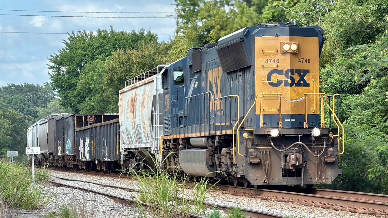 Solo SD70MAC in Run 8 Leads CSX U228 South - YouTube