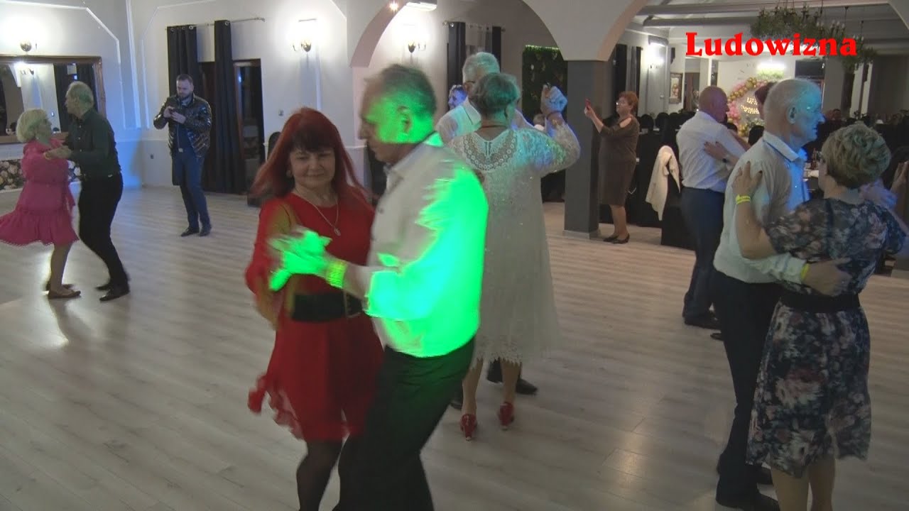 Wspaniała tancerka w CZERWIENI w tańcu elegancko PŁYNIE ! TAŃCE w ...