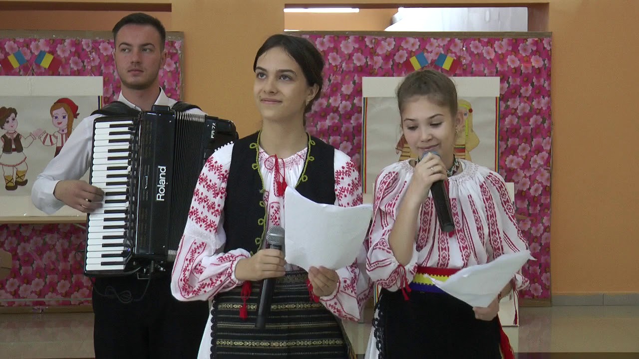 Mai, romane, romanas Andra Maria Balasoiu si Bianca Rugu - YouTube