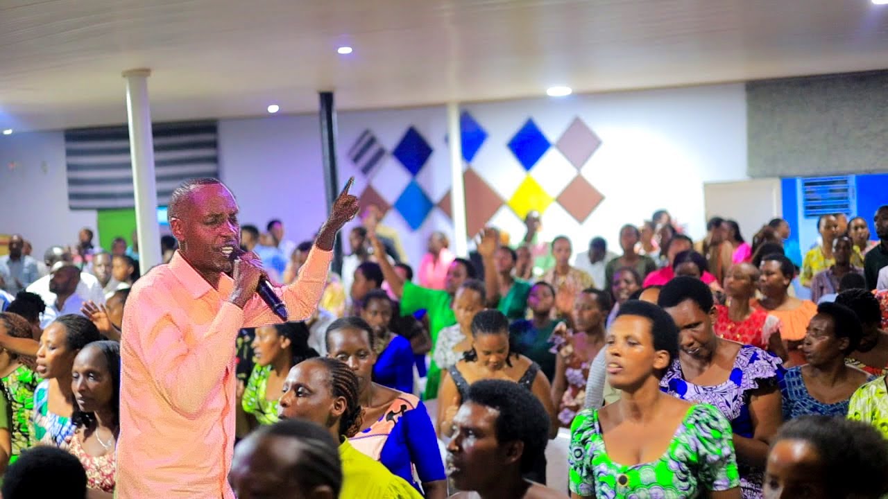 ABAYUMBE RUBAVU🔥👌NA PIANIST MUTUNZI BAGIZE IBIHE BYIZA🥰♥️ - YouTube