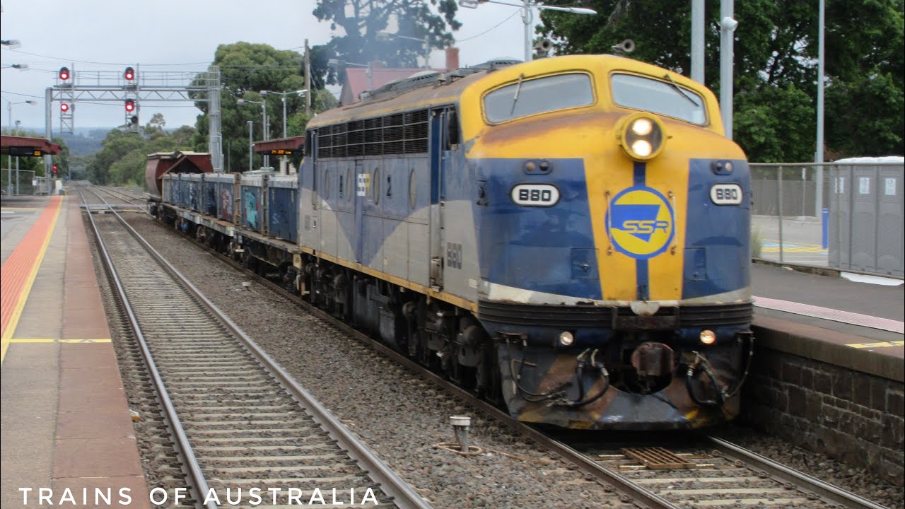 B80 leading a 9098 transfer through Gisborne from Bendigo. - 01/02/23 ...