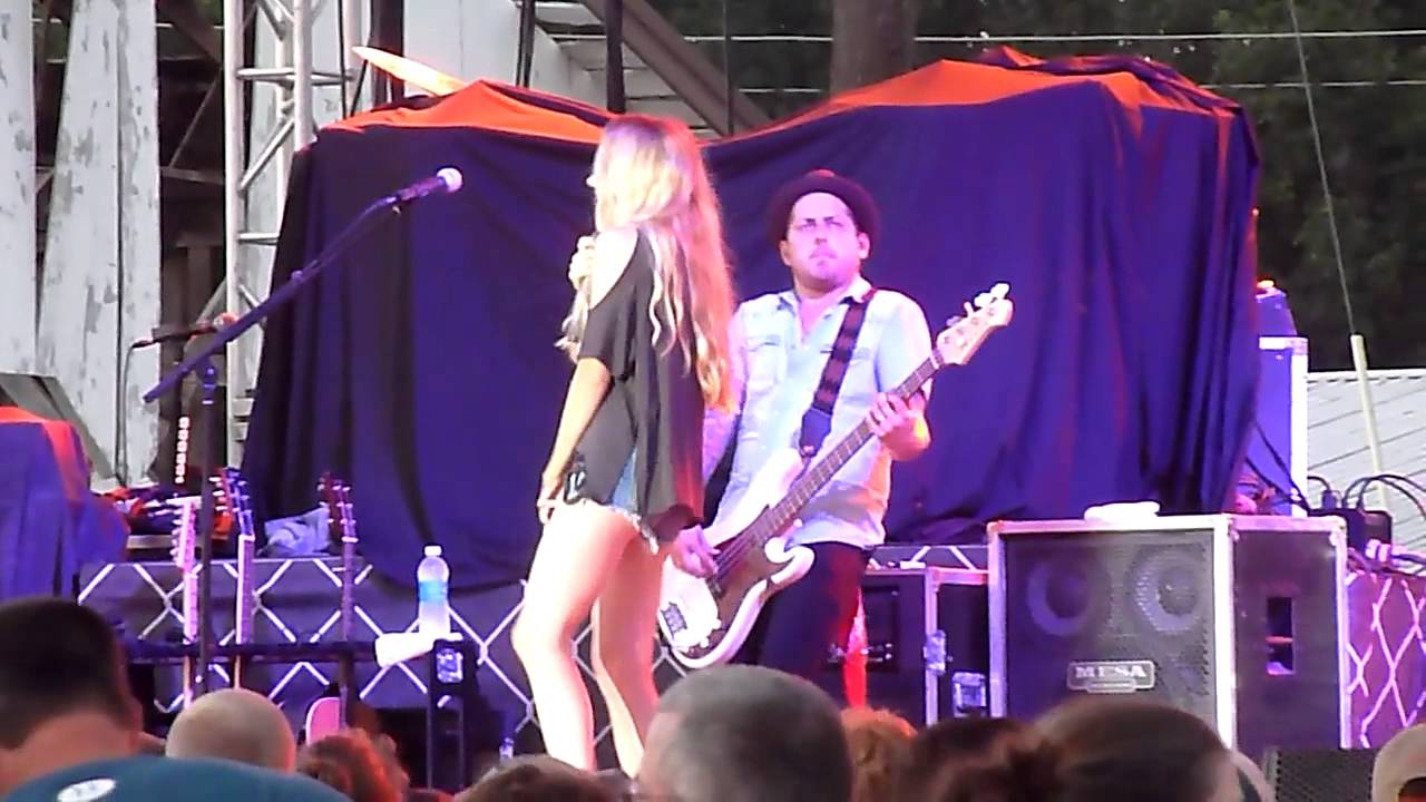 Danielle Bradbery @ Guthrie River Ruckus ~ Heart of Dixie - YouTube