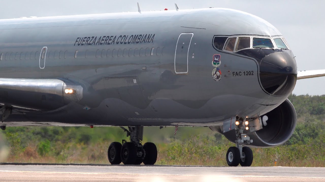Colombian Air Force Boeing KC-767 Jupiter Landing - YouTube