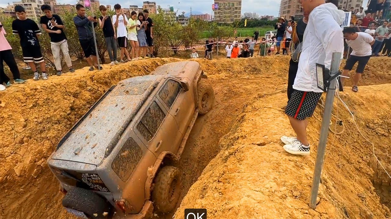 GWM Tank 300 2.0L turbo vs Jeep Grand Cherokee 4.7L V8 and Suzuki Jimny ...