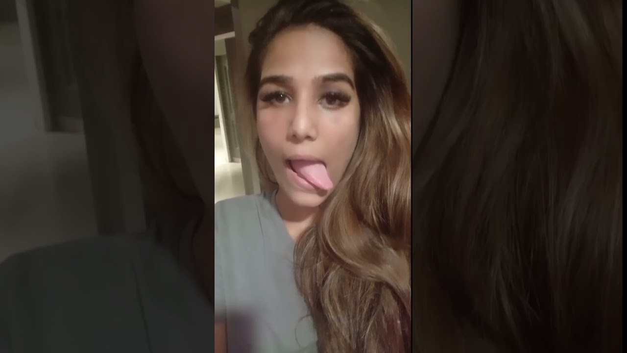 Poonam Pandey New Insta Video 11 Nov 2021 - YouTube