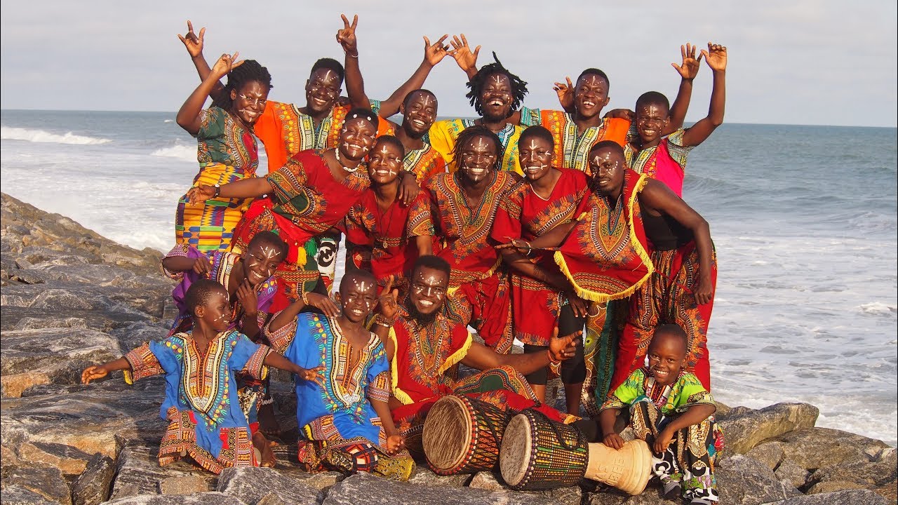 Akomapa Dance Group, Elmina, Ghana - Jan 2018. Fast Agbekor - YouTube