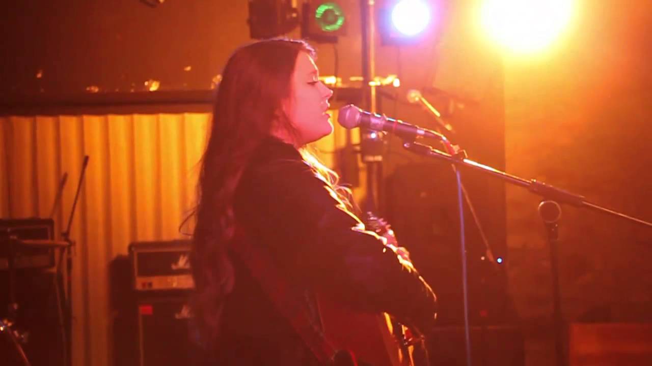 Amy Baillie Live at Yap Music Club - YouTube