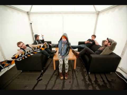 Paramore-Emergency Acoustic - YouTube