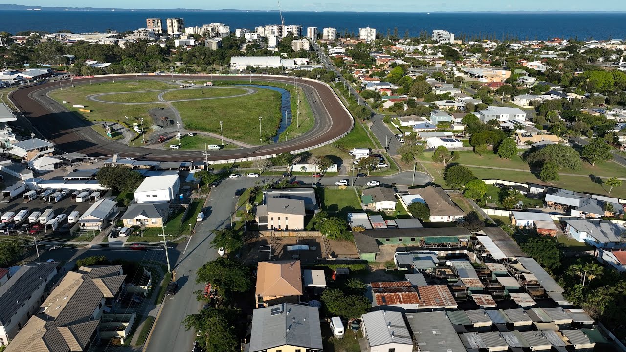 #redcliffe Paceway0523 #drone #mavic3 4K/60 - YouTube