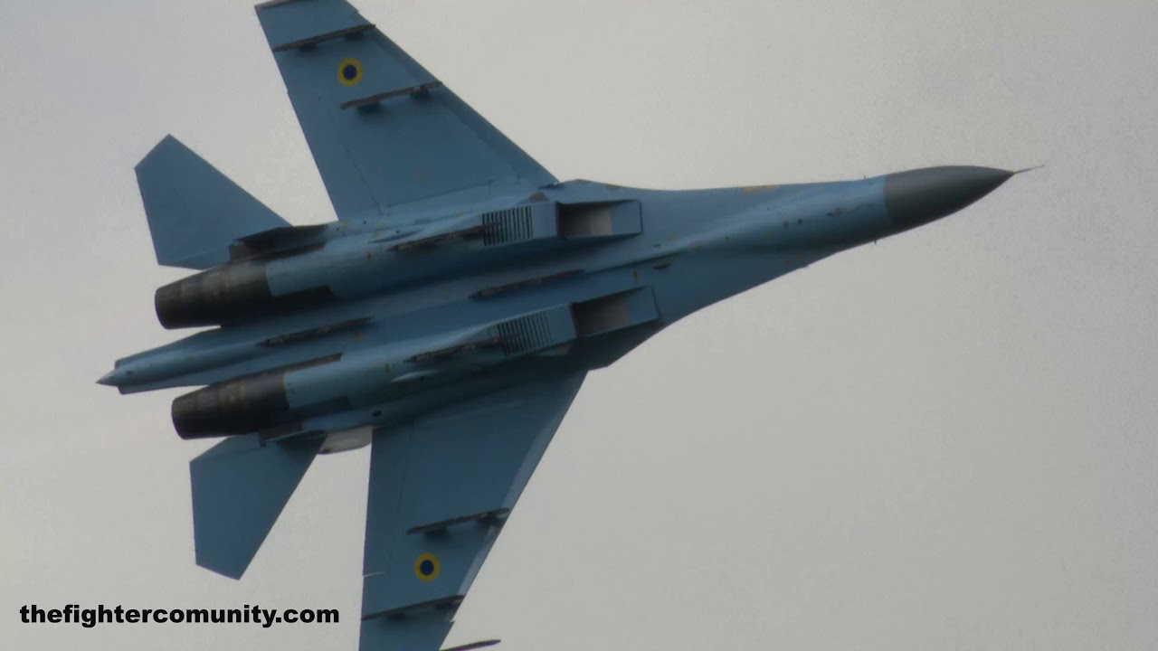 (4K) Sukhoi Su-27 Flanker Display . Air Tattoo 2019 - YouTube