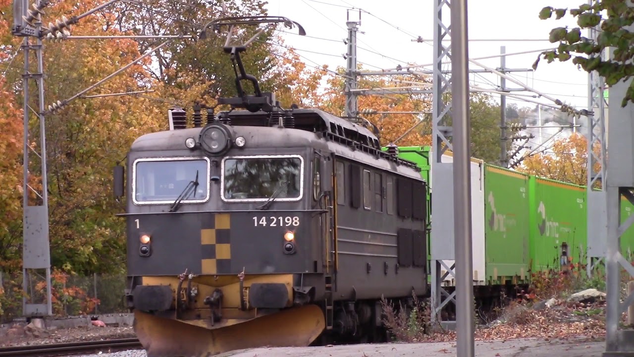 Cargo Net in Halden and some NSB Bm73 trains - YouTube