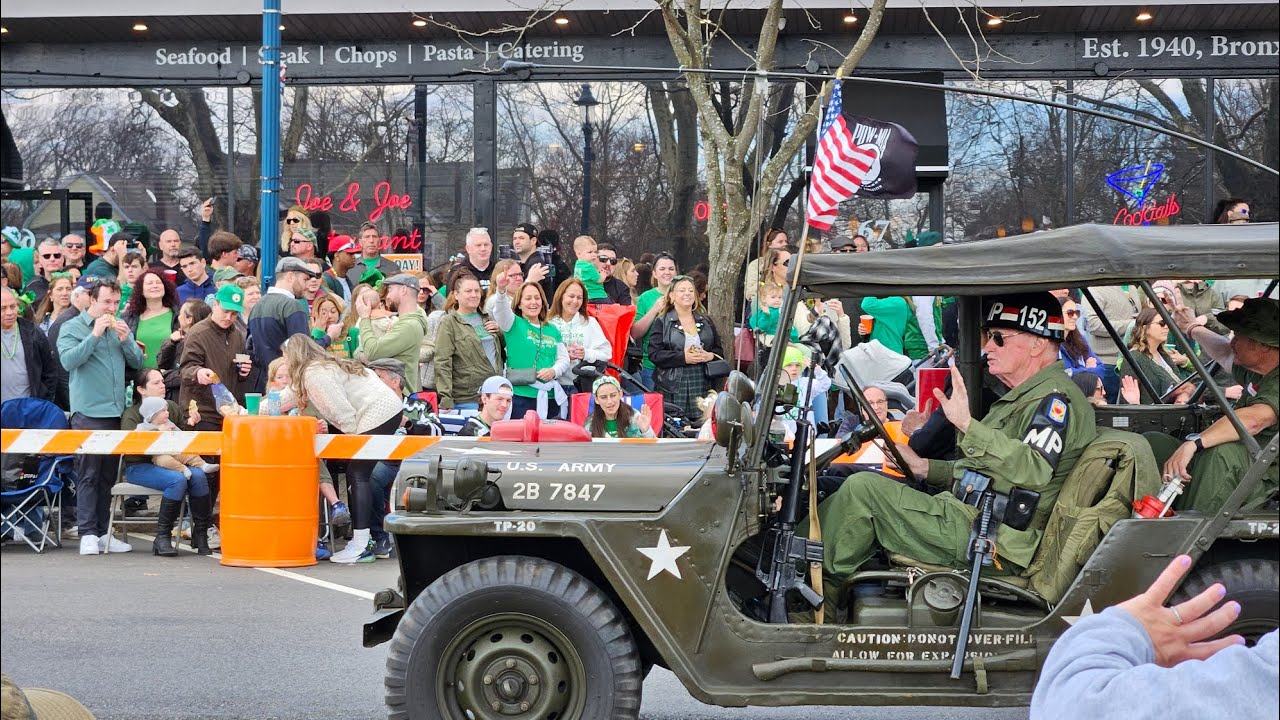 Willys MB WWII Jeeps at St. Patrick's Day Parade - YouTube