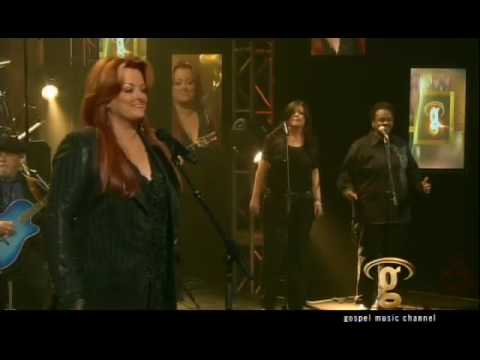 Wynonna sings \