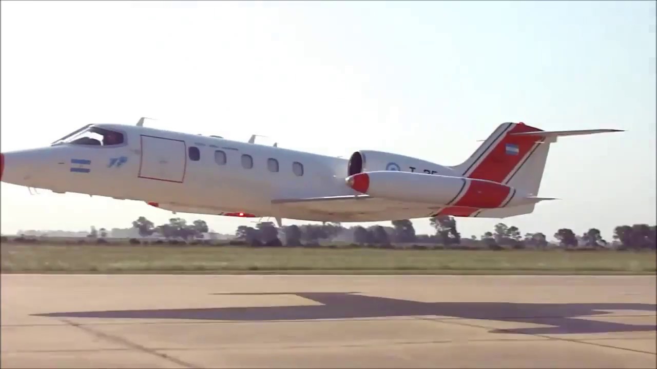 Vuelo rasante Learjet 35A T-25 Fuerza Aérea Argentina - YouTube