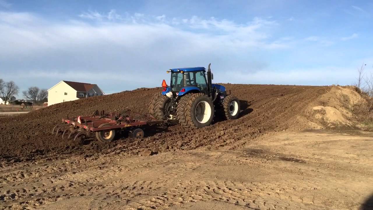 Slabaugh Services Inc chisel plowing and discing Topsoil part 2 - YouTube
