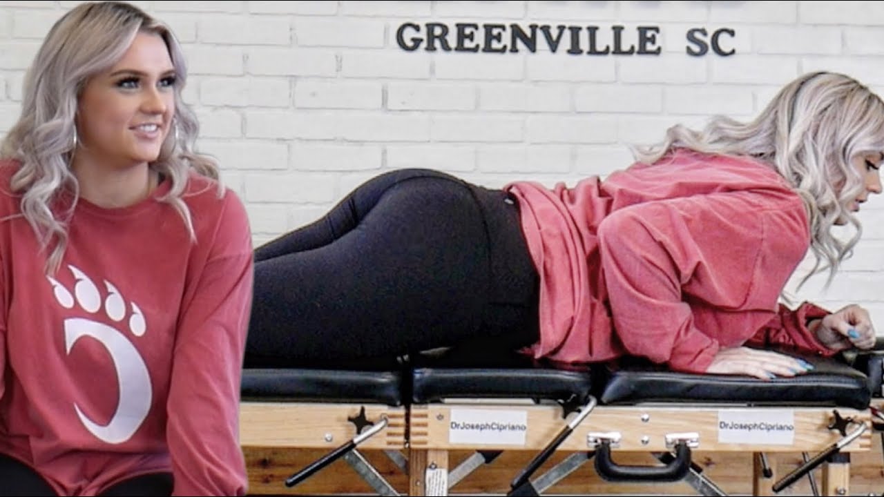 College CHEERLEADER Has the *LOUDEST* Chiropractic CRACKS EVER! - YouTube