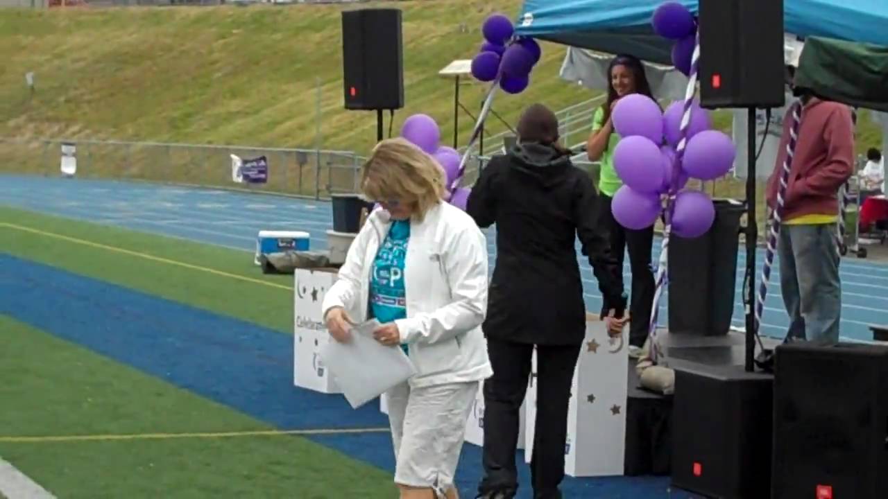 Linda Linderman receives Spirit Award at Relay for Life 2009 - YouTube