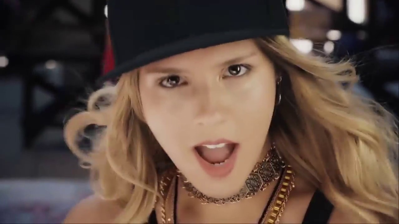 011CE; Juega con el Corazón - YouTube