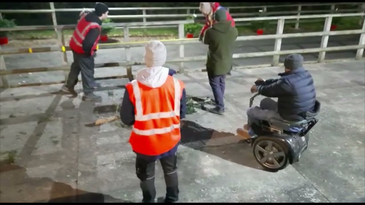 Inaugural Sussex Christmas Tree Throwing Competition - YouTube