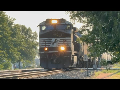 NS 9809 C44-9W leads NS K76 through Manville NJ with intermodal cars at the rear 9/13/2024 - YouTube