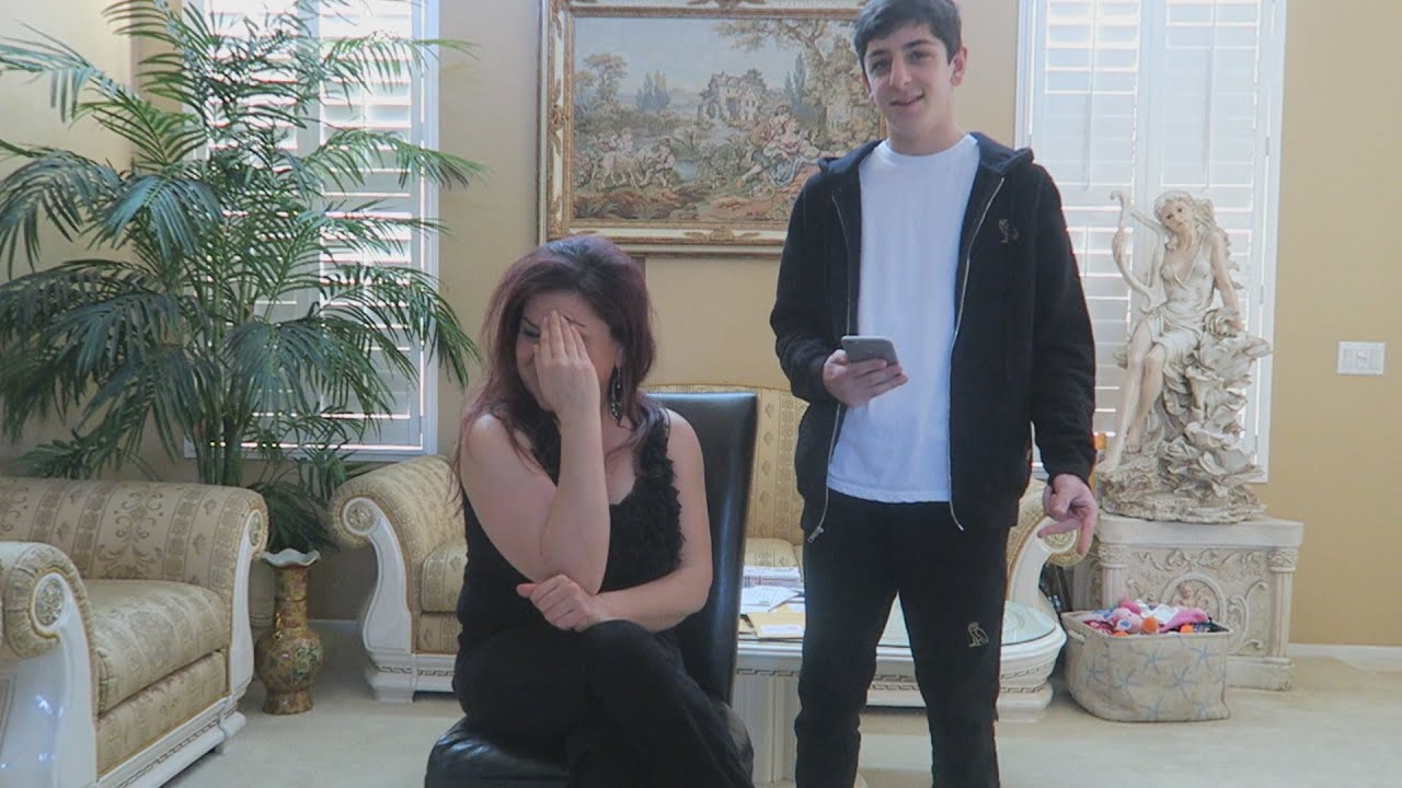 HOW WELL DOES MY MOM KNOW ME | FaZe Rug - YouTube
