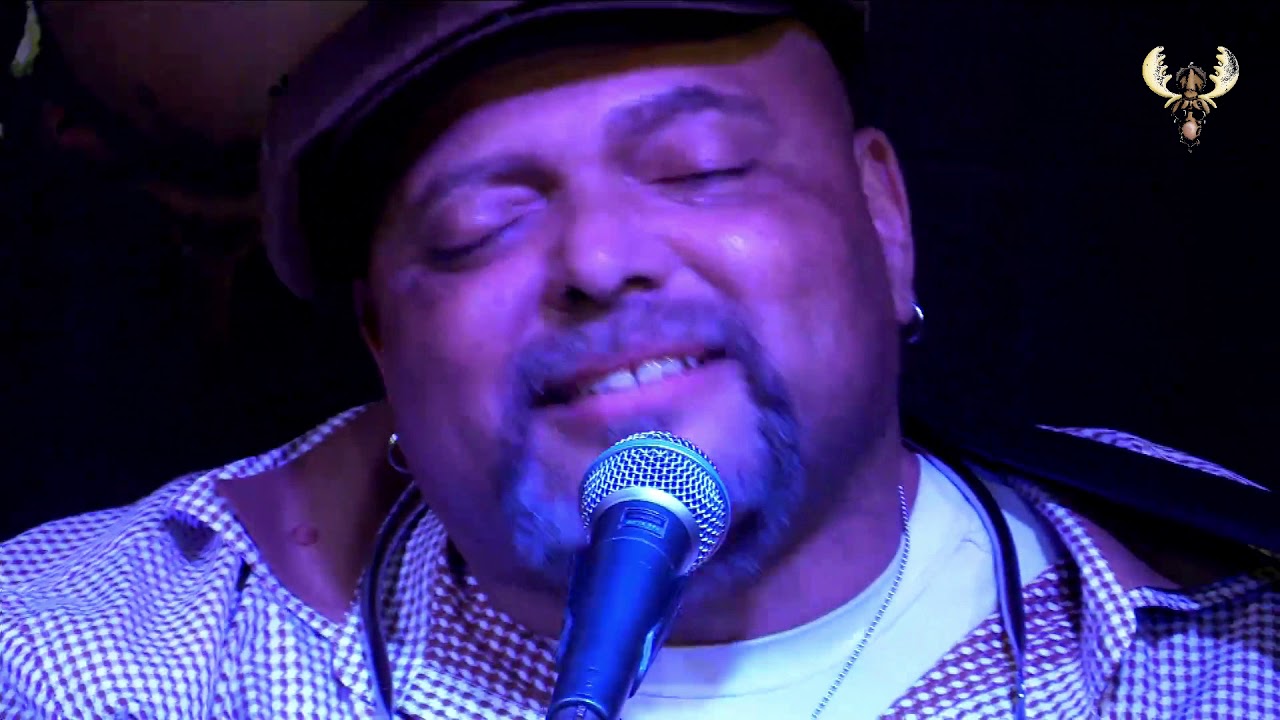 Kevin Burt - Your smile - Live for bluesmoose radio - YouTube