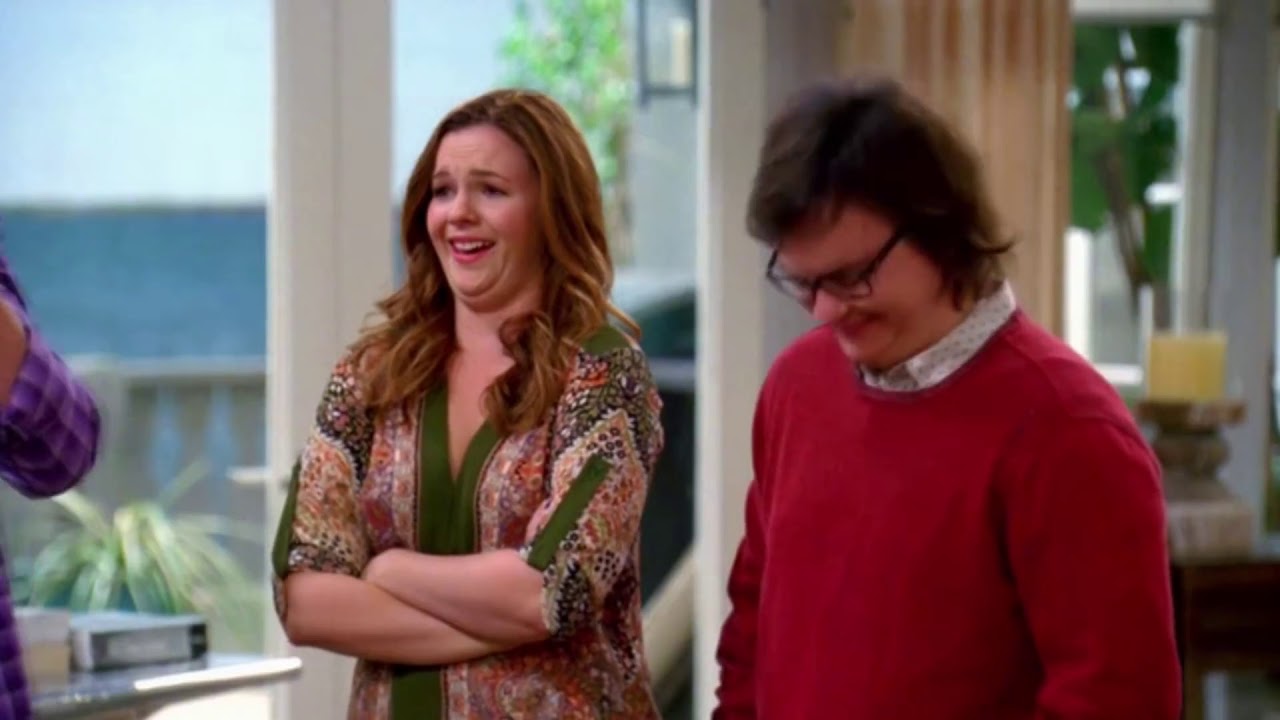 Two And A Half Men S11e21 Walden Schmidt And Berta In The Apartment wme ...