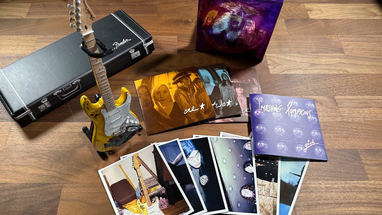 Gish Deluxe Box Set & Guitar | Unboxing - YouTube