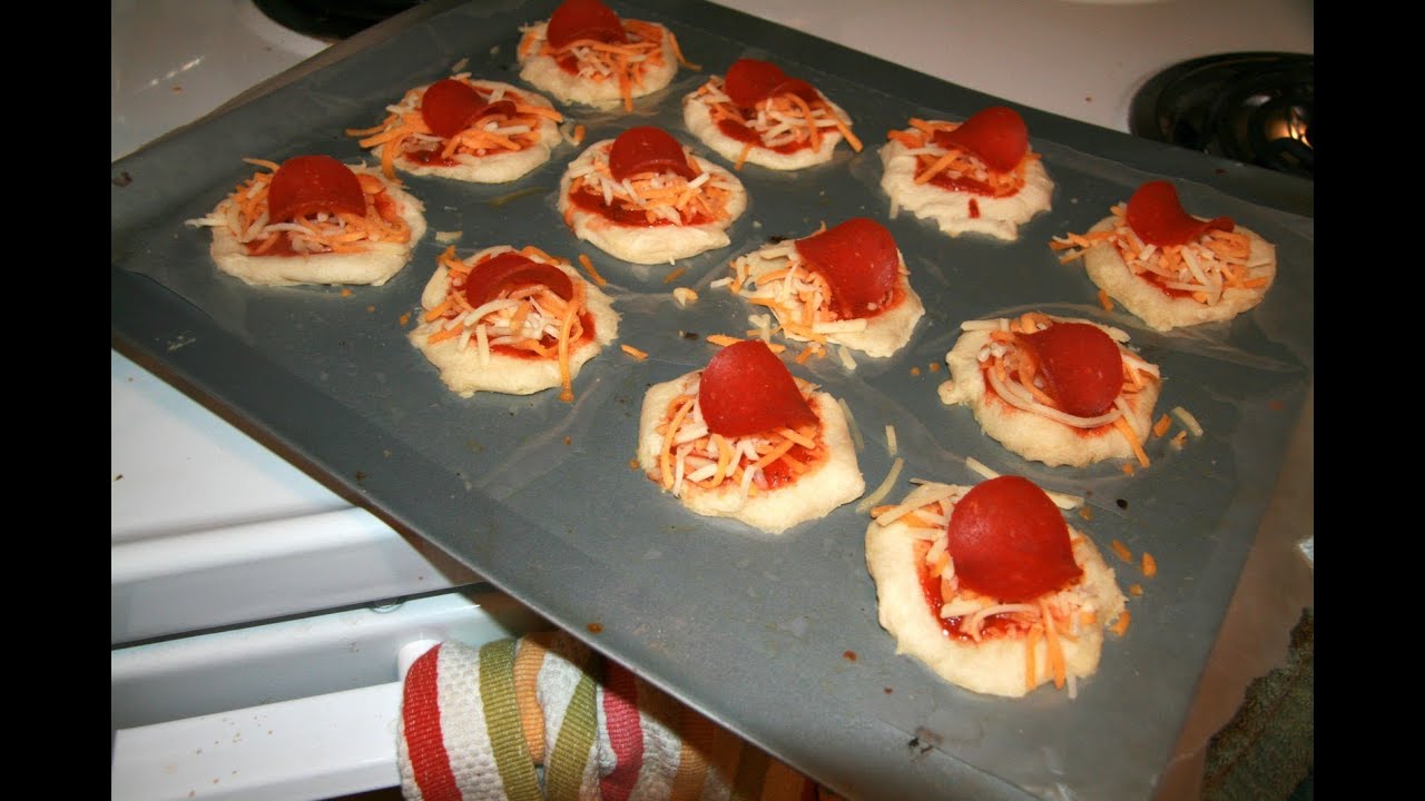 How To: Make Mini Pizzas - YouTube