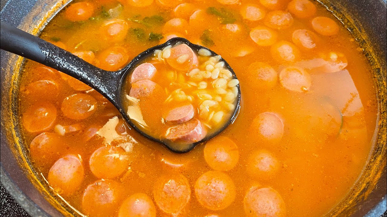 Sopa con salchichas, sopa de semillas de melón estilo casero mexicano ...