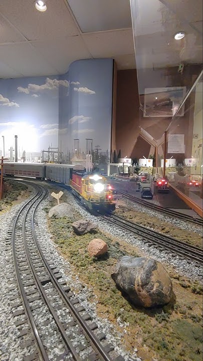 SP 8530 leads a 23 car manifest - YouTube