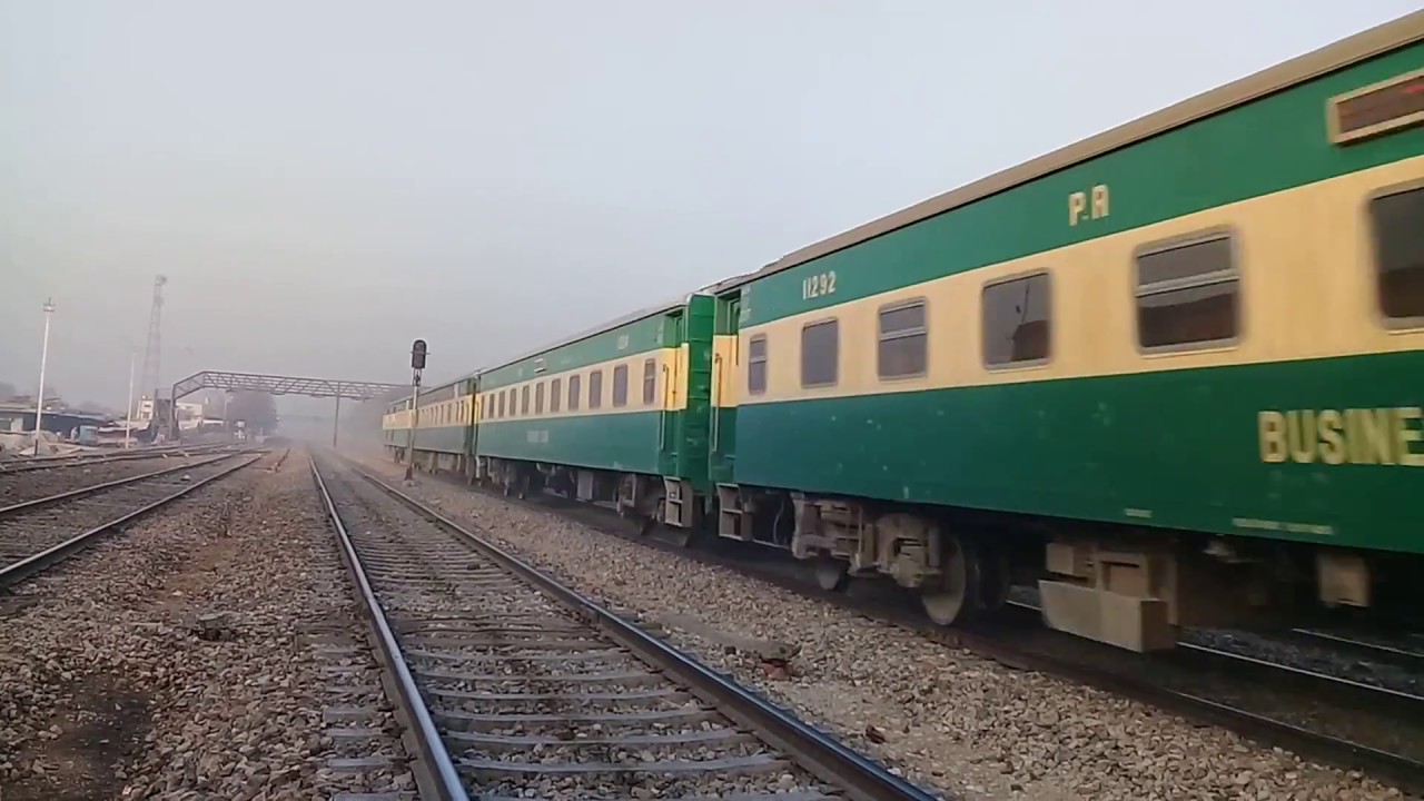Green Line pakistan Railways Fastest Train Doing Great Accelerate - YouTube