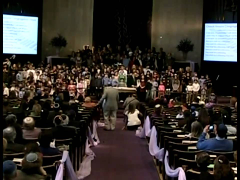 Chizuk Amuno Choir sings L'Chi Lach - Debbie Friedman/Bob Hallock - YouTube
