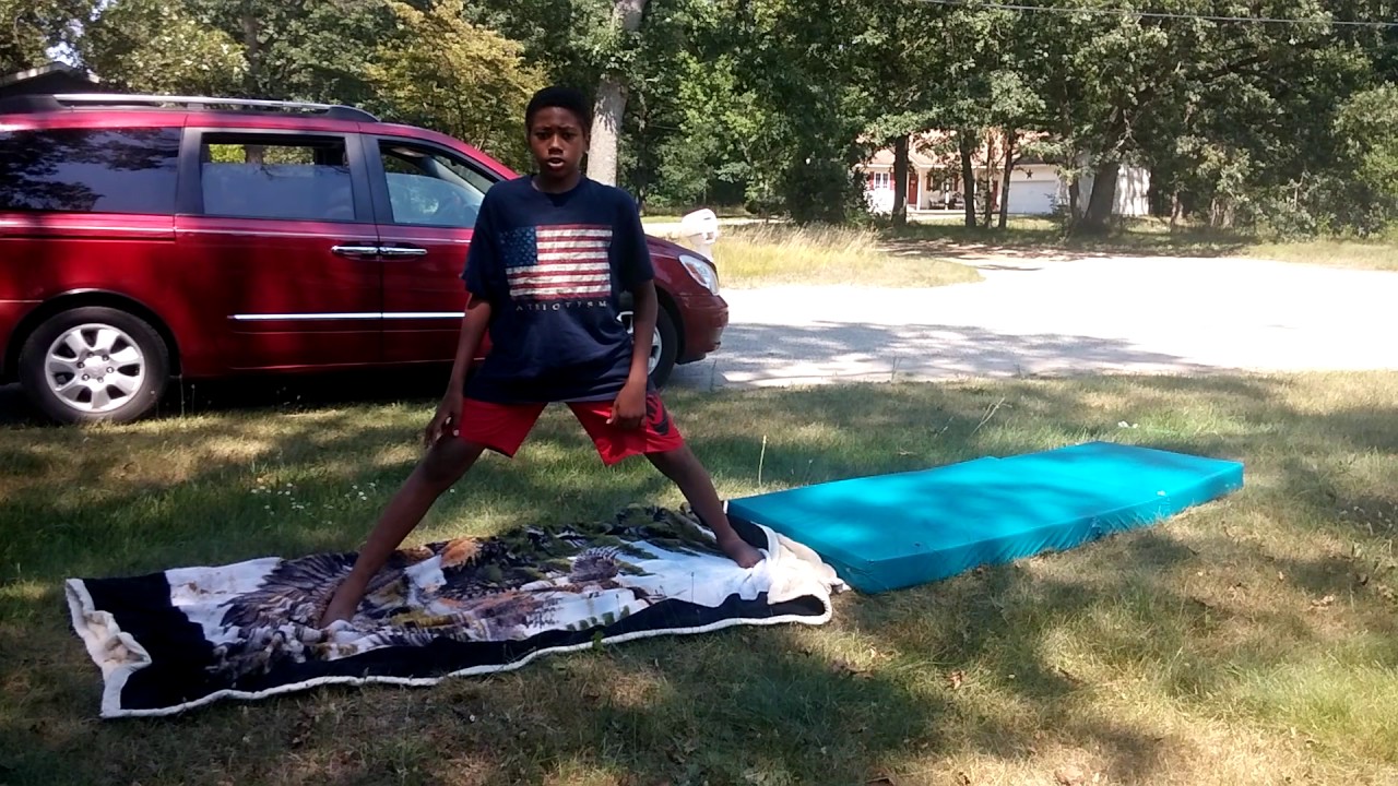 How to do a front tuck roll - YouTube