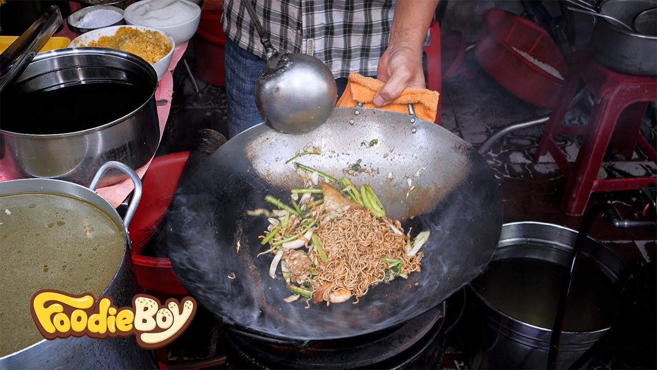 Amazing Performance! Street Wok Master in Vietnam - YouTube