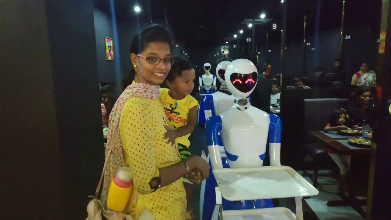 Lunch with Robots @ ROBOT THEME RESTAURANT PORUR (2020) - YouTube