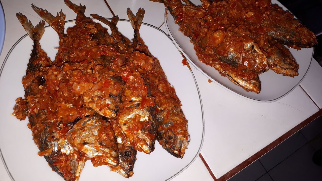 Resep Dan Cara Membuat Ikan Kembung Balado - YouTube