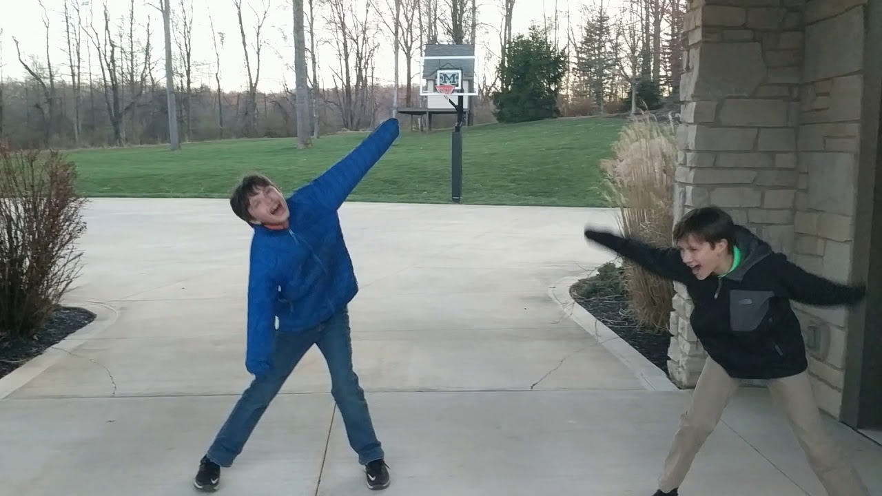 Cringy kid sings "Somewhere Over the Rainbow" - YouTube