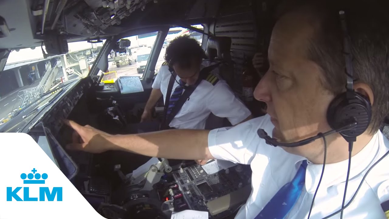 Autopilot in action | Cockpit Tales | KLM - YouTube