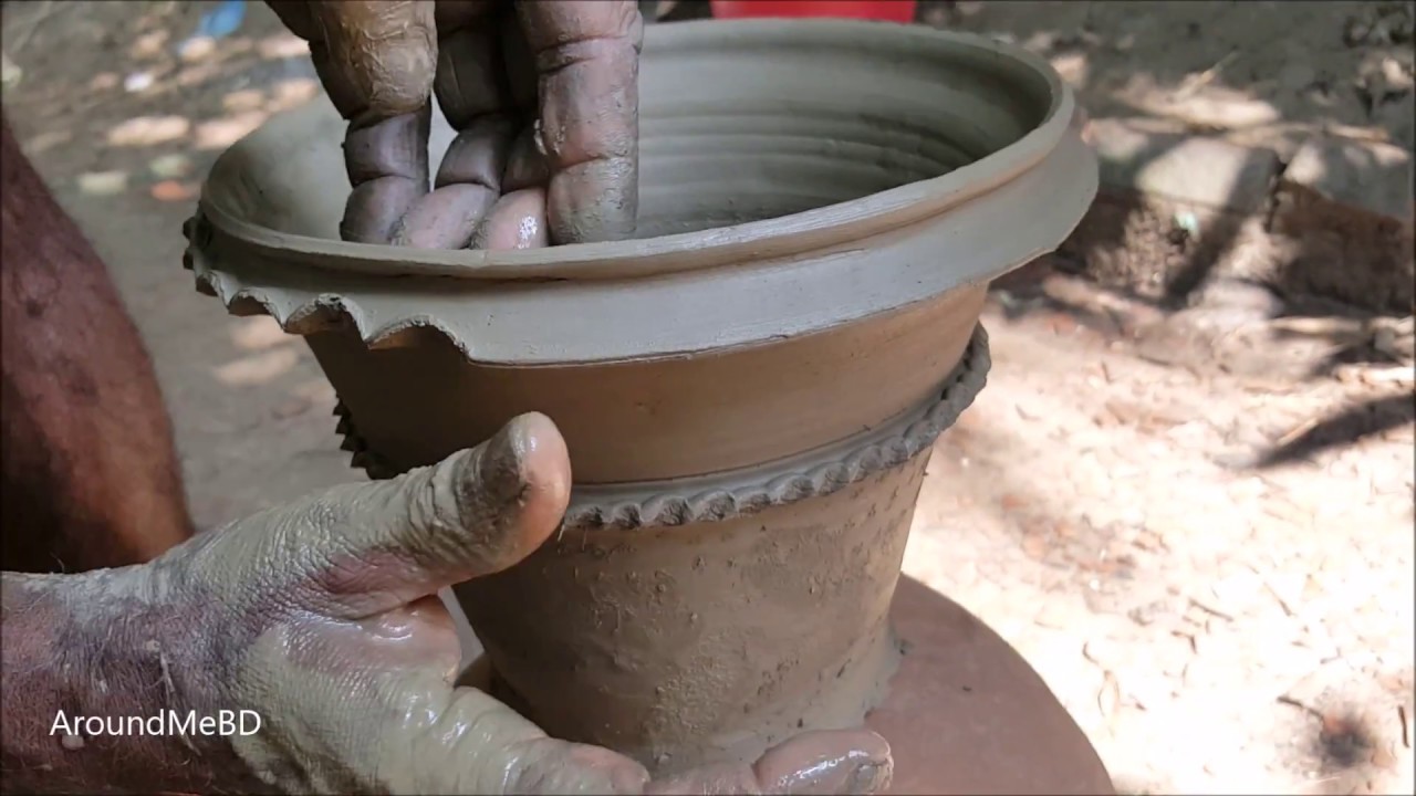 Pottery Wares Using Clay / Bare Hand Wheel Works Of Village Potter ...